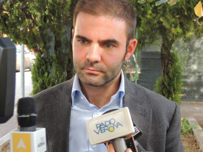 SVELATO IL MISTERO DEI PALI BLU VERONA DIVENTA SMART CITY - La Cronaca ...