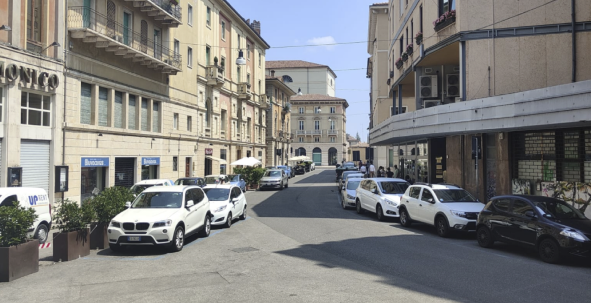 Via dei Mutilati, tra scippi e risse. A due passi dalla Bra problemi di ...