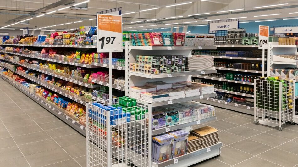 Action, nuovo punto vendita con lo staff di 20 dipendenti - La Cronaca ...