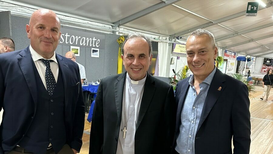 Vescovo e questore ospiti negli stand - La Cronaca di Verona