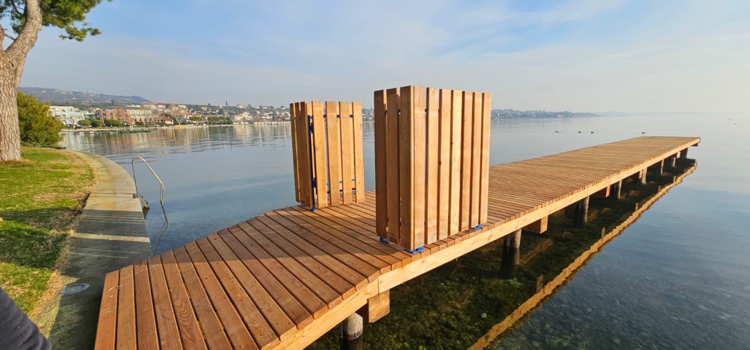 Due pontili nuovi in legno esotico a Bardolino - La Cronaca di Verona